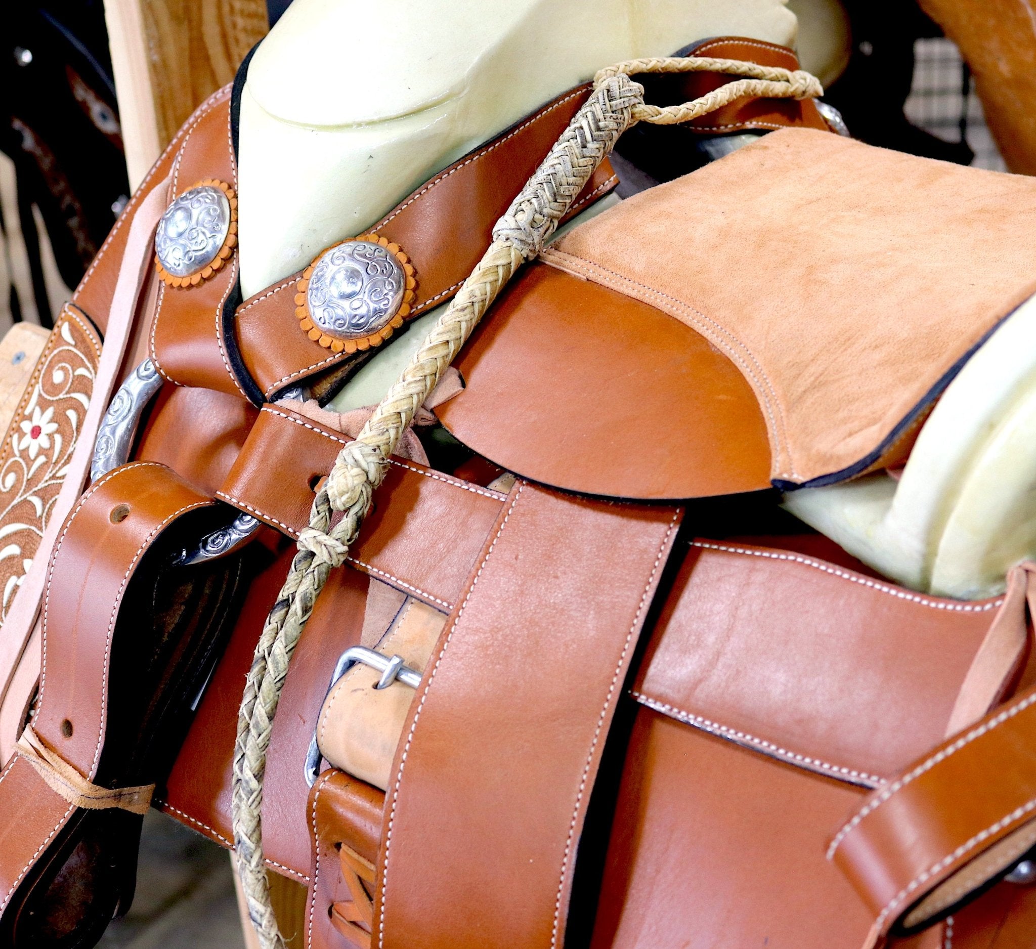 Cuarta Cuero Crudo De Flor Charro Rawhide Quirt - M-Royal Saddles