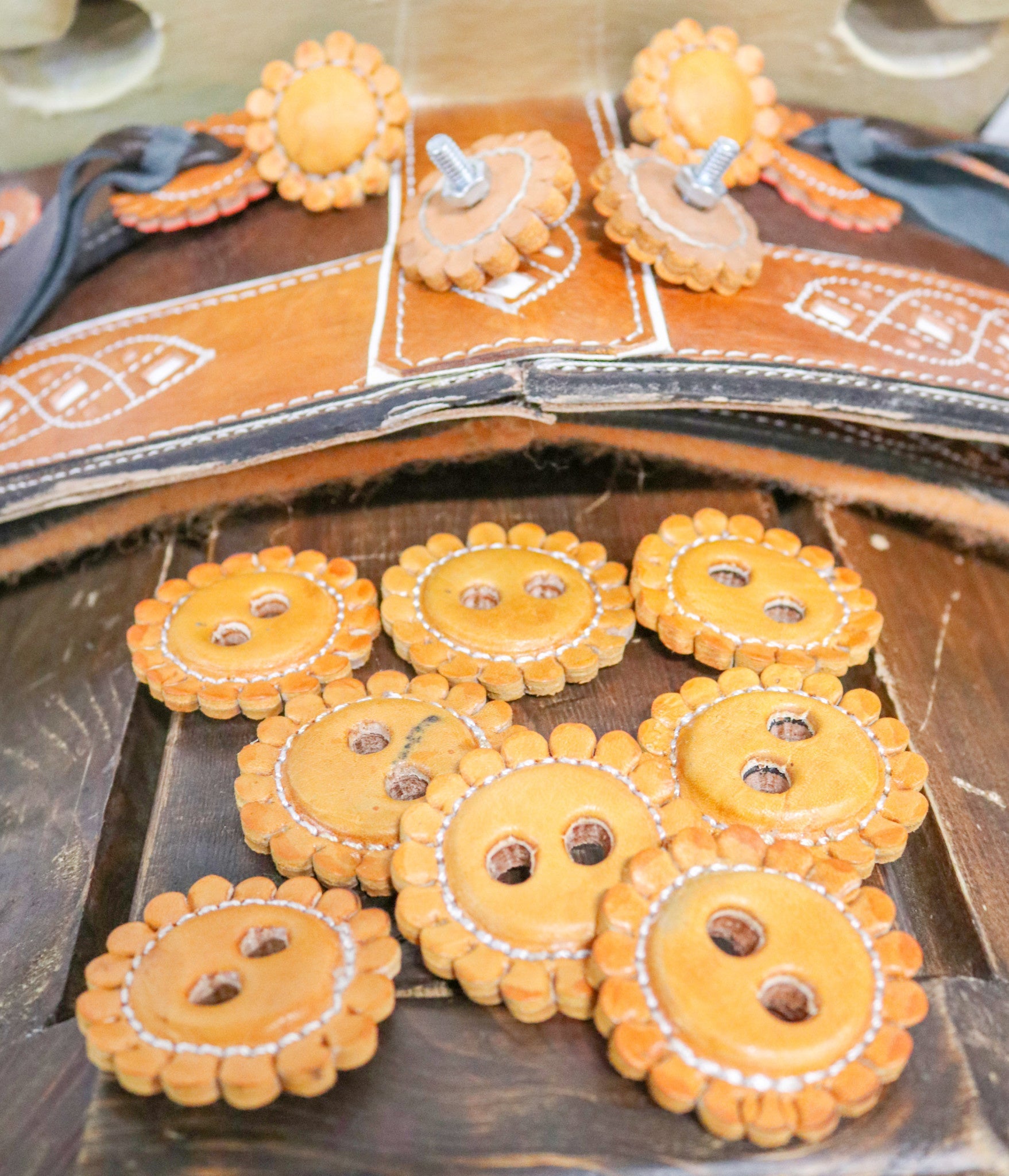 Miel Tan Juego De Chapetones Conchos Monturas Charras - M-Royal Saddles