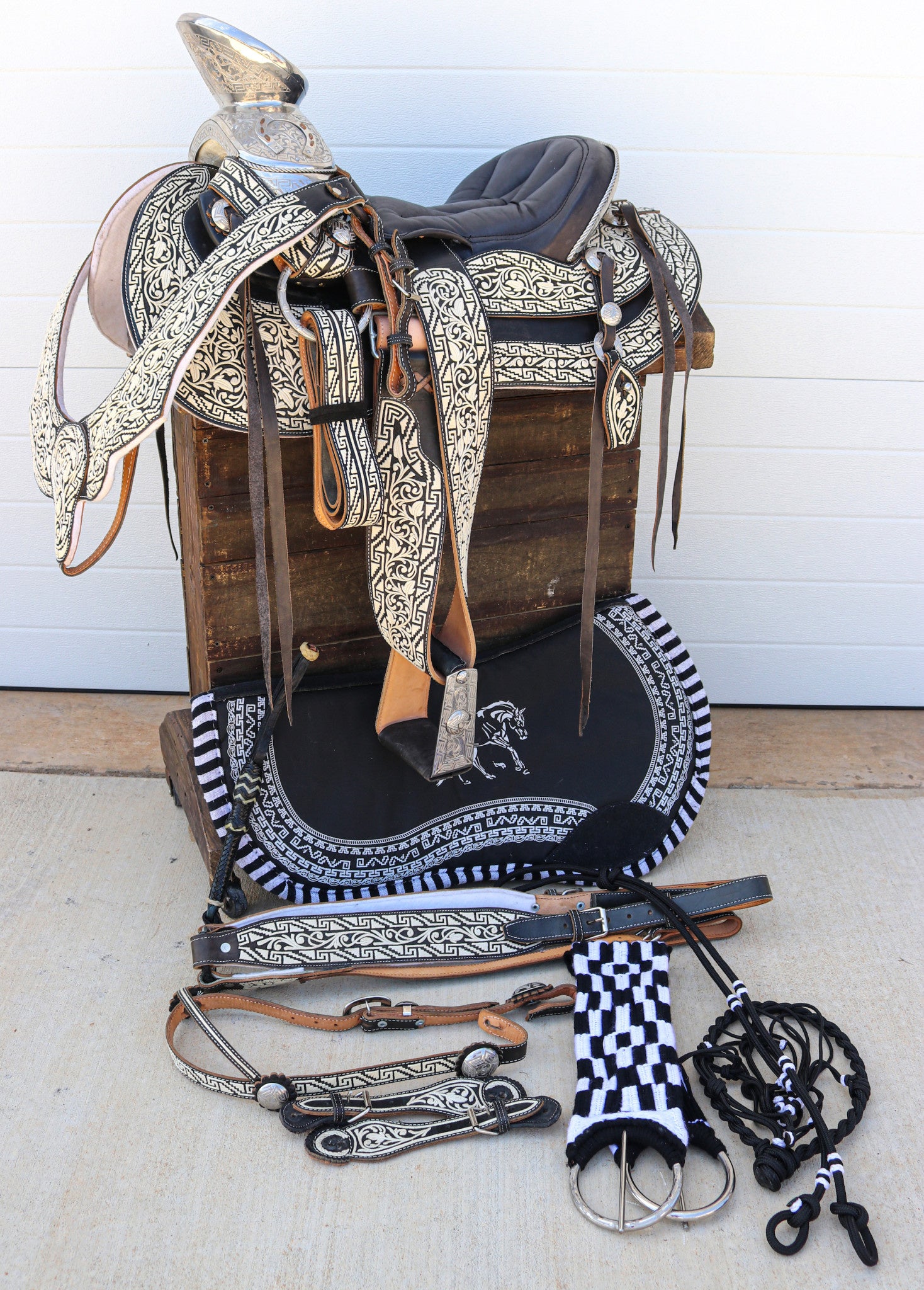 M-Royal Saddles